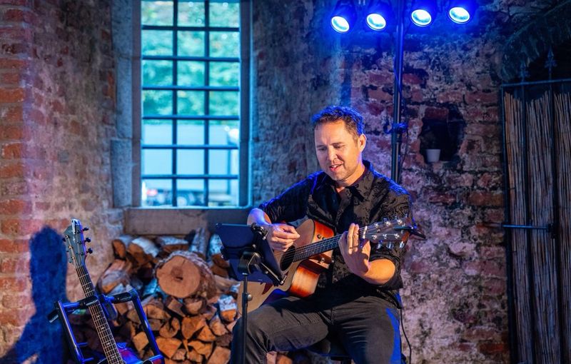 Eazy Elwin boeken? | Evenses Entertainment